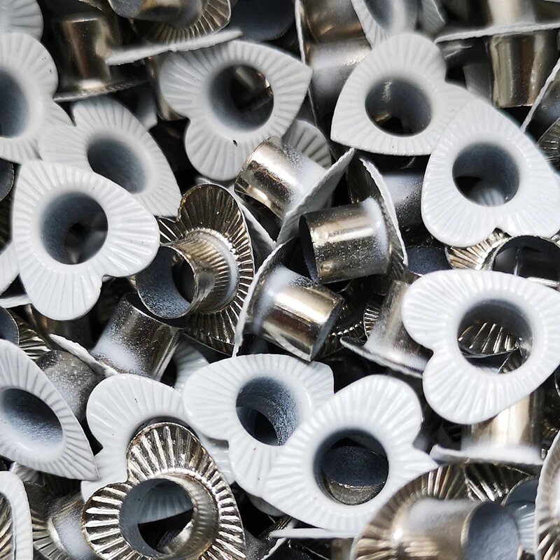 Металлические люверсы Kalliope 100 шт, цветные сердцевидные белый