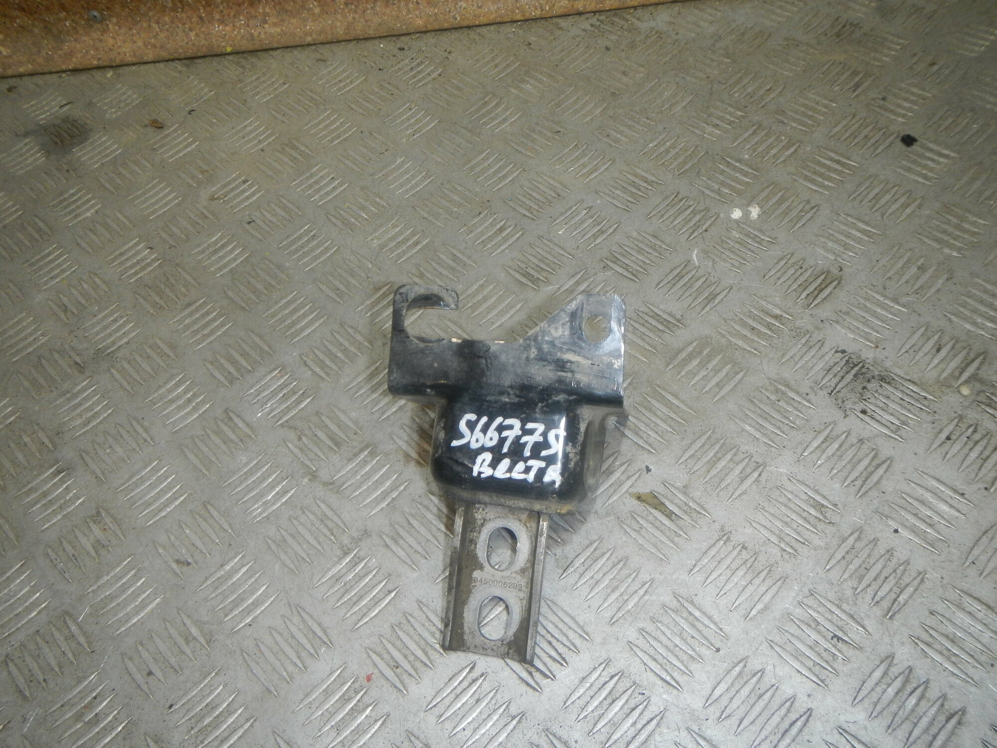 Б/У Опора двигателя левая, ВАЗ (VAZ)-LADA VESTA (веста) LADA VESTA (Веста) Небольшая деформация на кронштейне. 566775 LA...