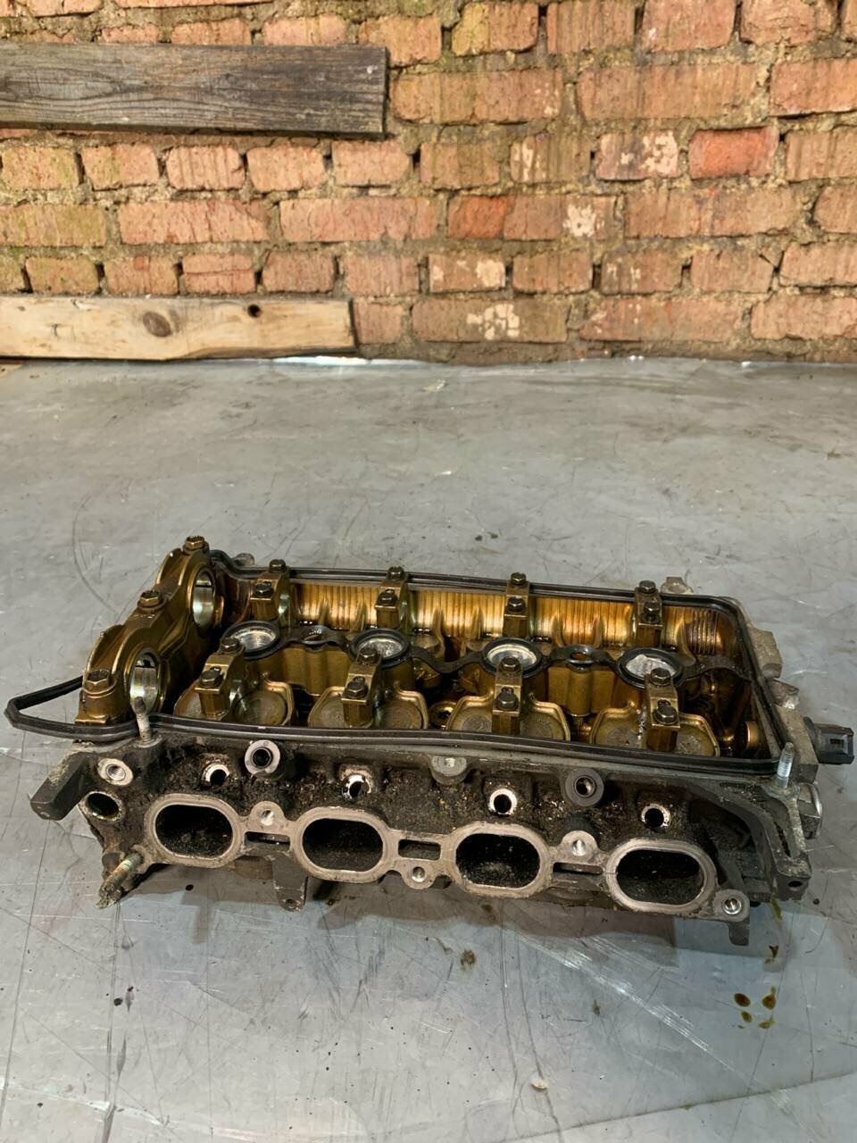 Головка блока цилиндров Toyota Prius 2 XW20 (2003 - 2005) 1110121033