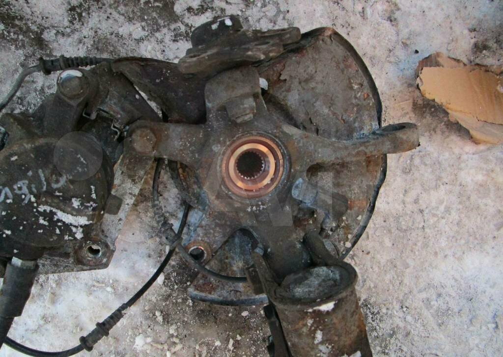 Кулак правый Mercedes-Benz Vaneo W414 2002 4143300320