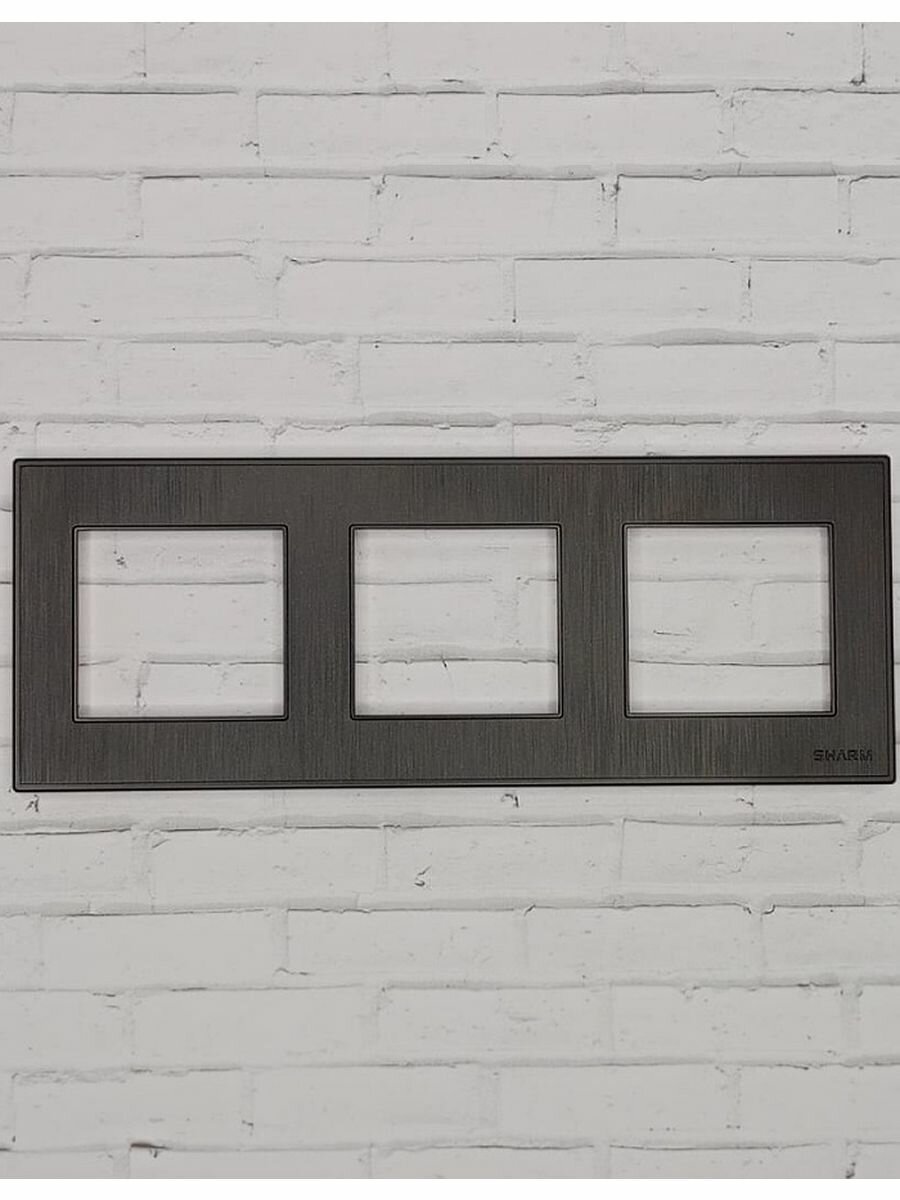 Рамка тройная для розеток черная 424