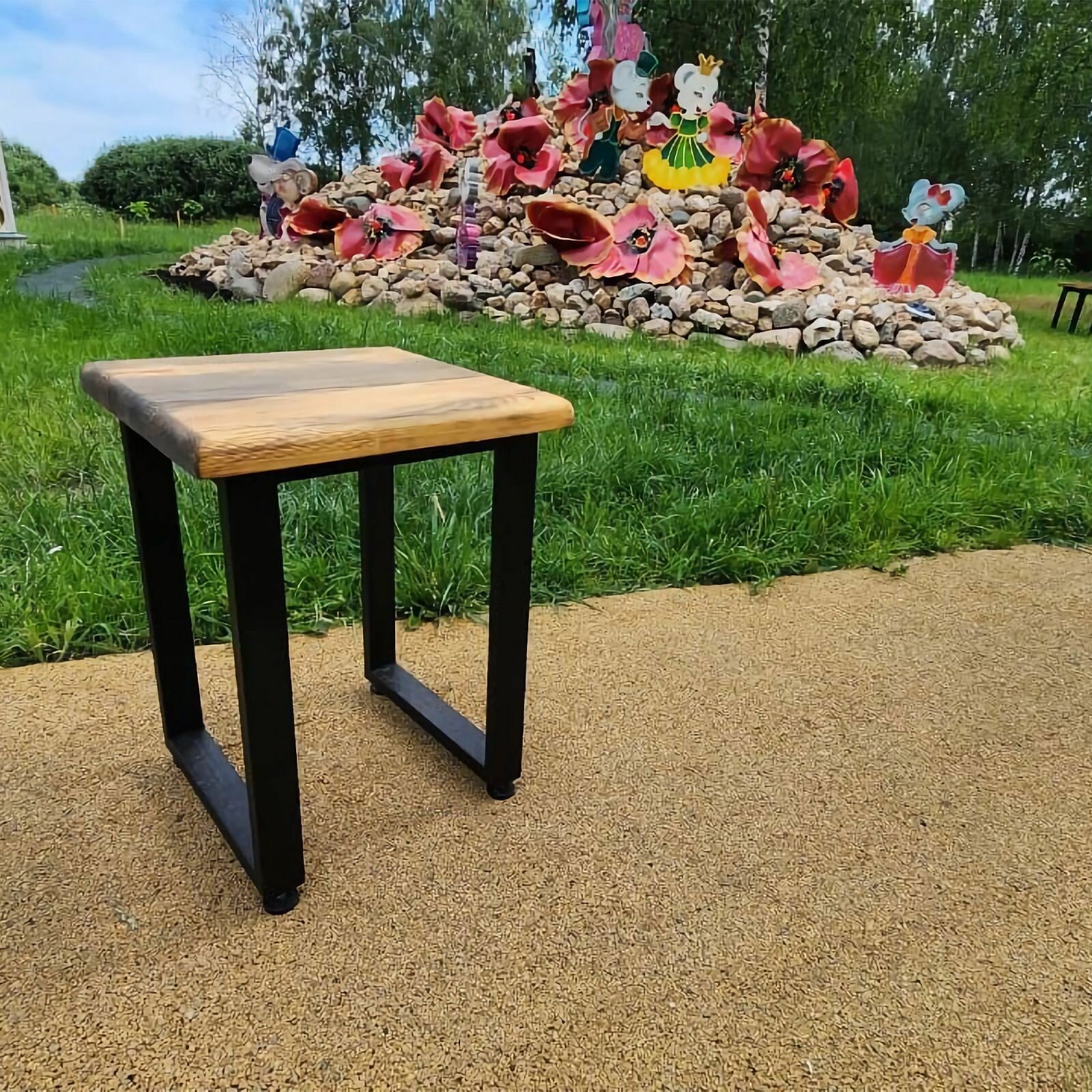 Табурет для сада из массива сосны