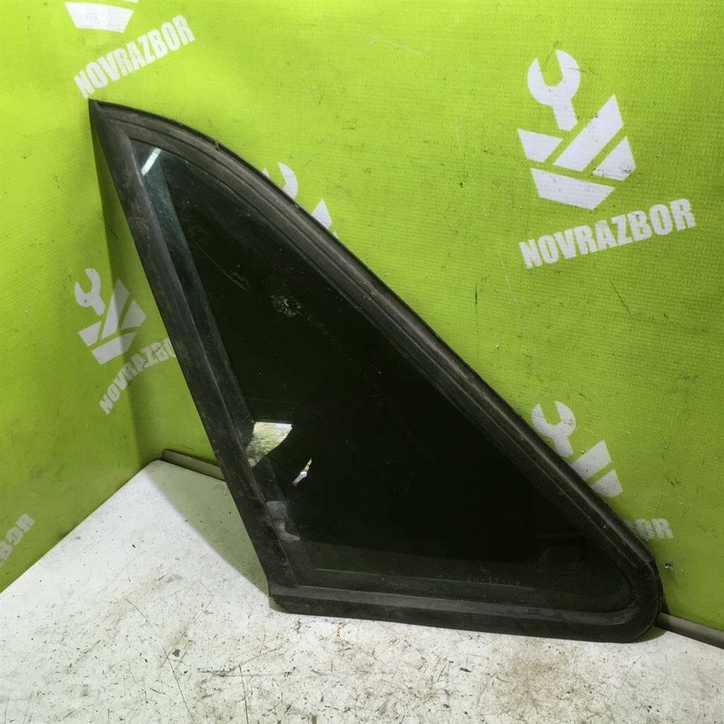 Стекло кузовное глухое левое VW Passat B3 1988-1993
