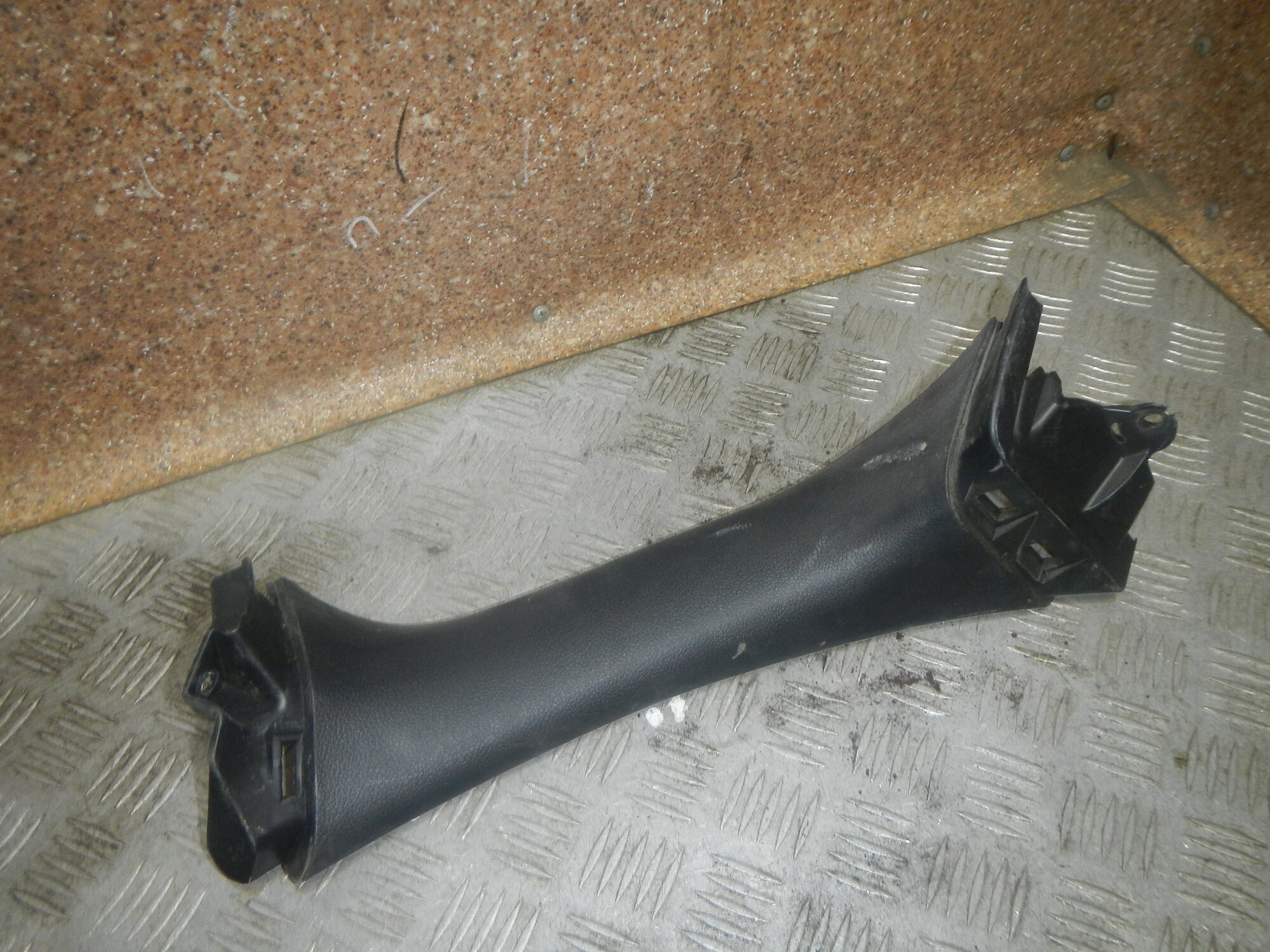 Б/У Обшивка двери багажника, KIA (Киа)-CEED (12-18) KIA CEED (12-18) правая, универсал Царапины, трещина на креплении. 55...