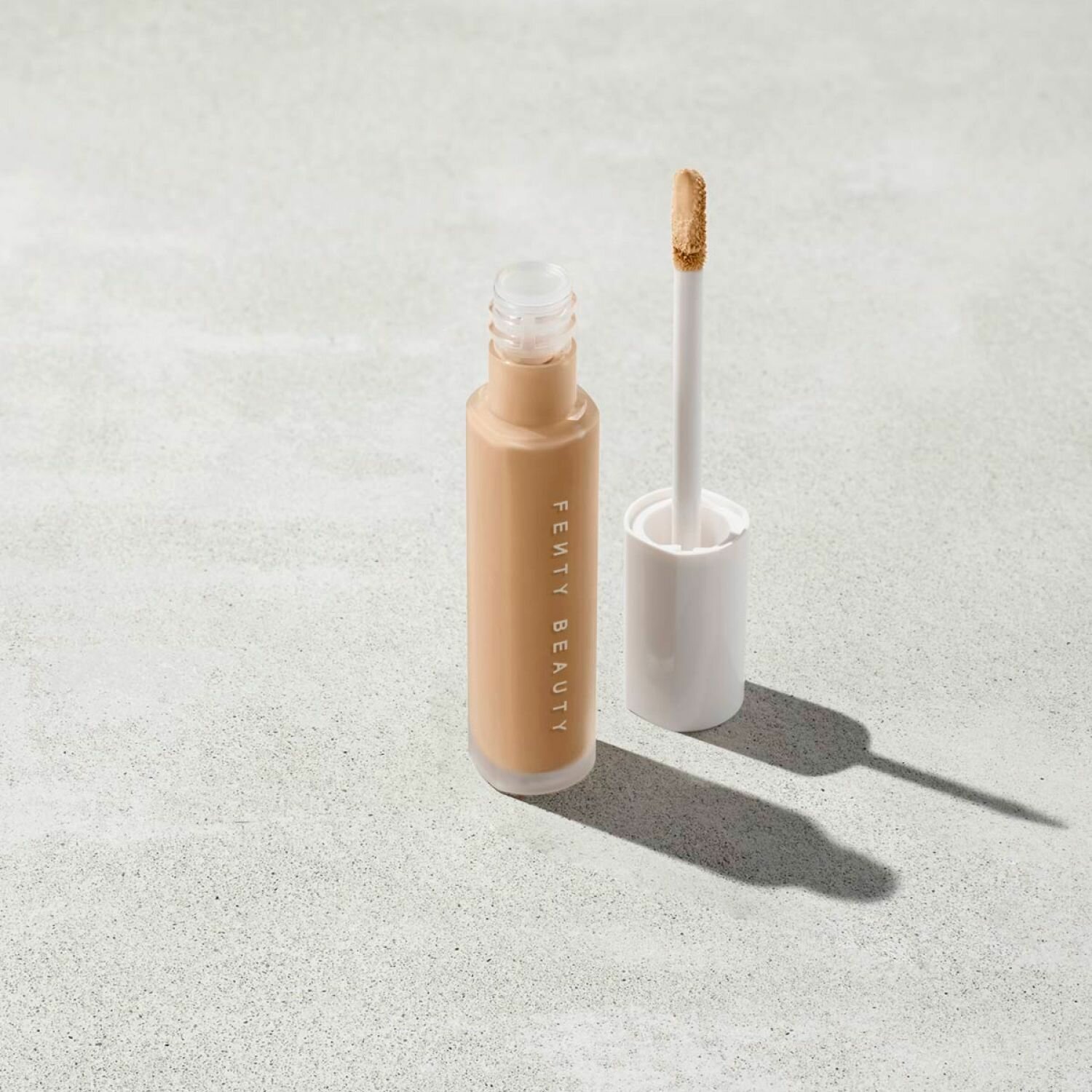 Кремовый стойкий консилер Fenty Beauty PRO FILTR INSTANT RETOUCH CONCEALER - Тон 235