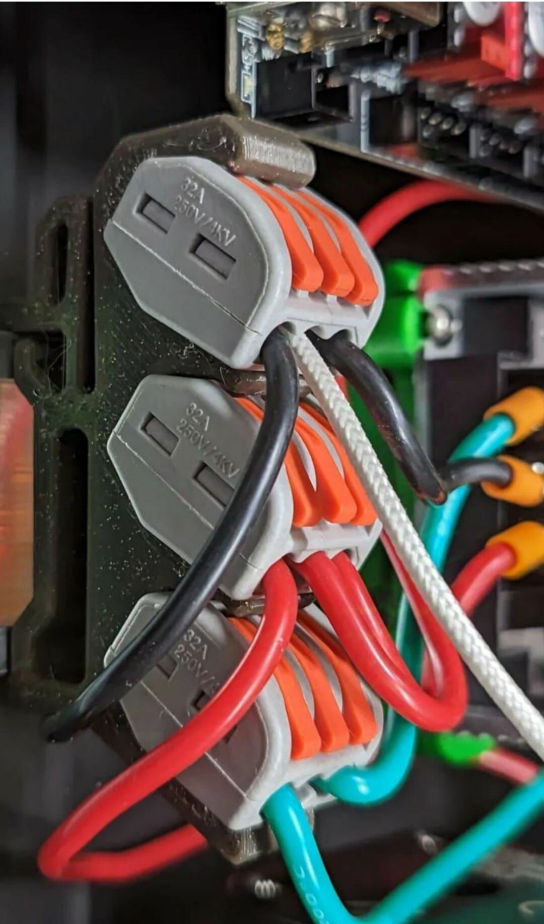 Адаптер тройной на DIN рейку для клемм WAGO 222 и их аналогов, 12 шт, серый