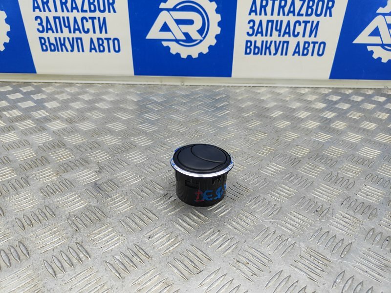 Б/У Дефлектор воздушный правый Renault Logan Stepway 2 / Рено Logan Stepway 2 1.6 K4M845 102 Л.С 2020