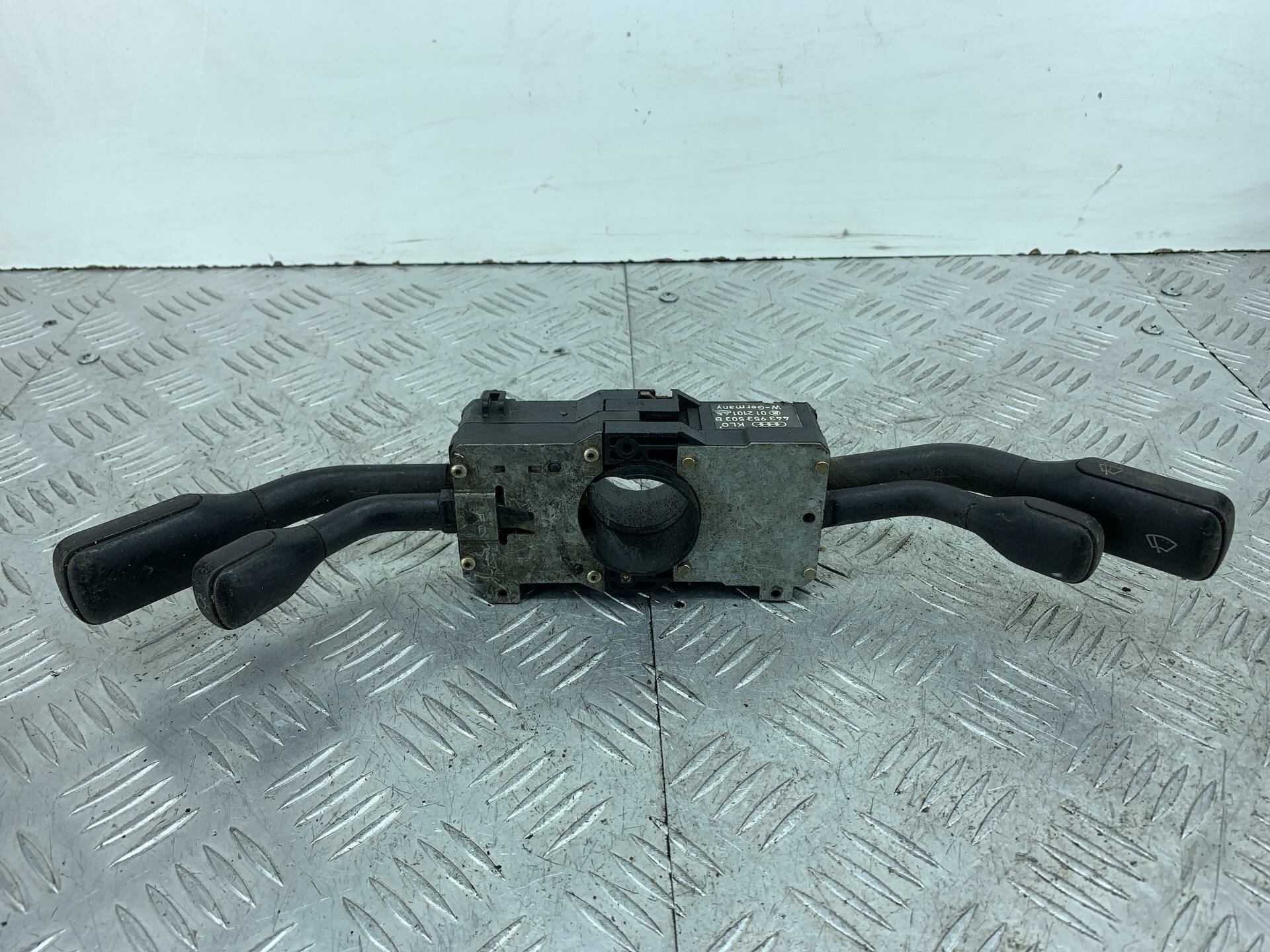 Переключатель подрулевой (стрекоза) Audi 80 B3 (1986 - 1992) 443953503B