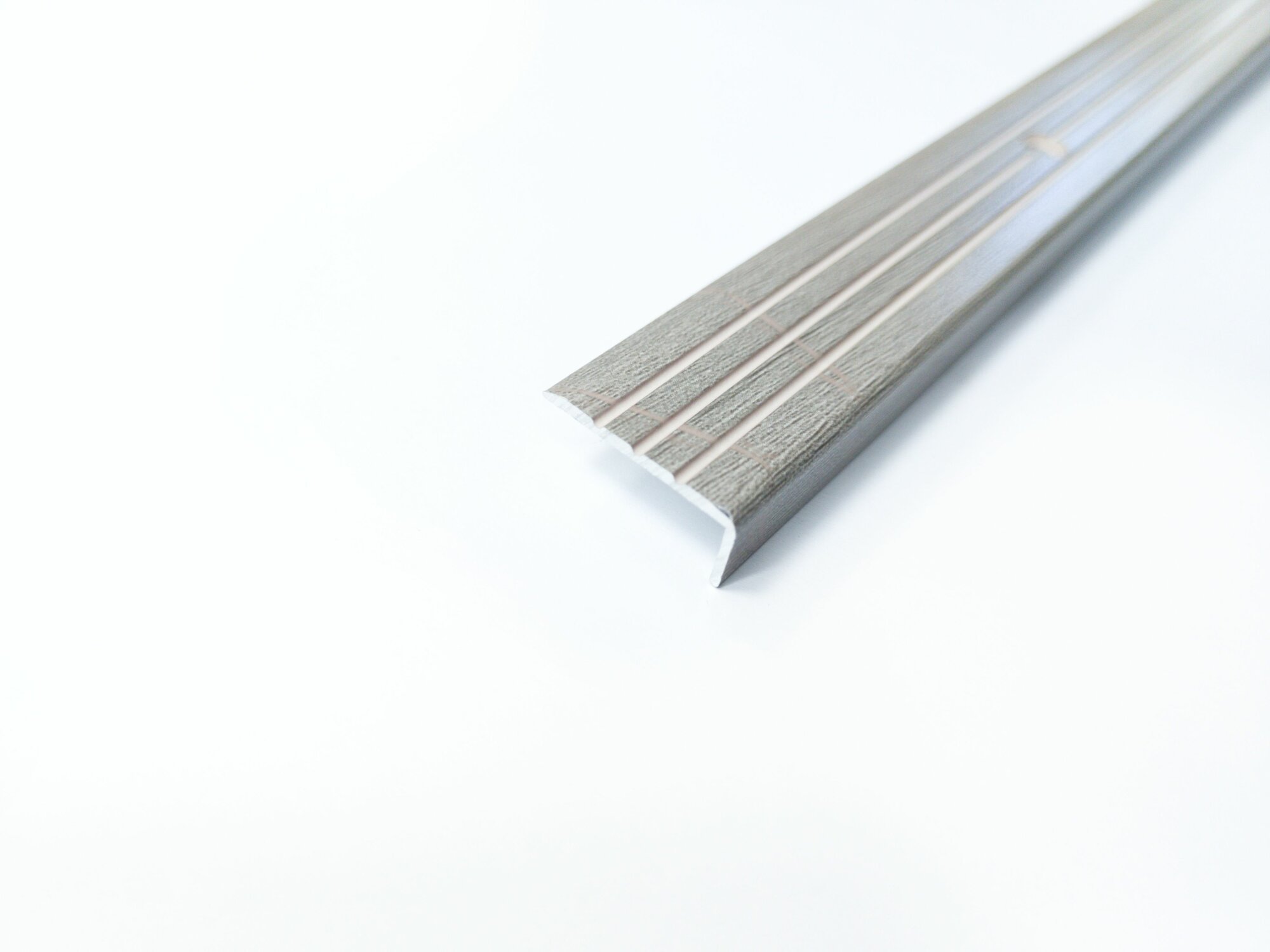 Порожек для напольных покрытий угловой 24х10 мм, длина 0,9м, Русский профиль, Угол 24*10 0,9 Дуб дымчатый