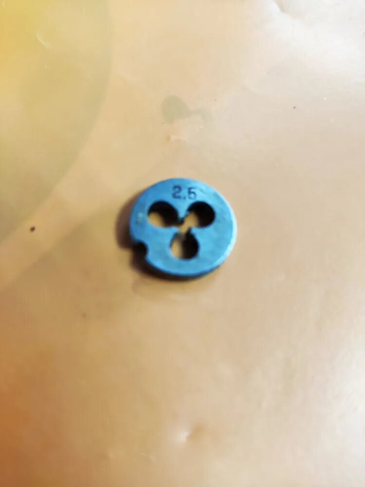 Плашка М 2,5*0,45