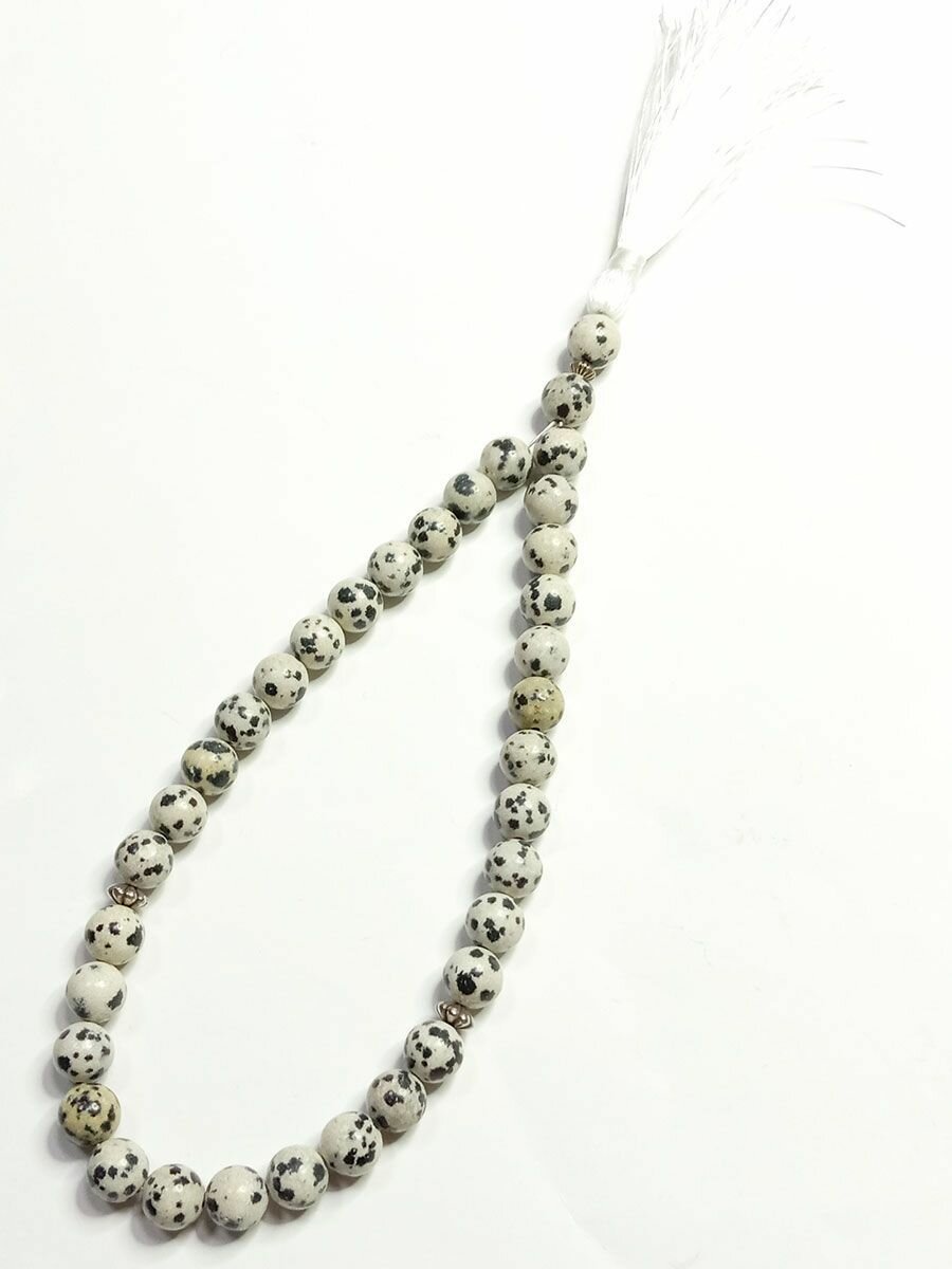 Четки из камня далматин 33 бусины 8 мм.