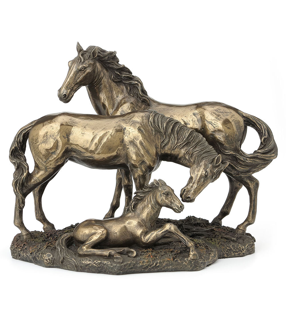 Статуэтка "Семейка лошадей"