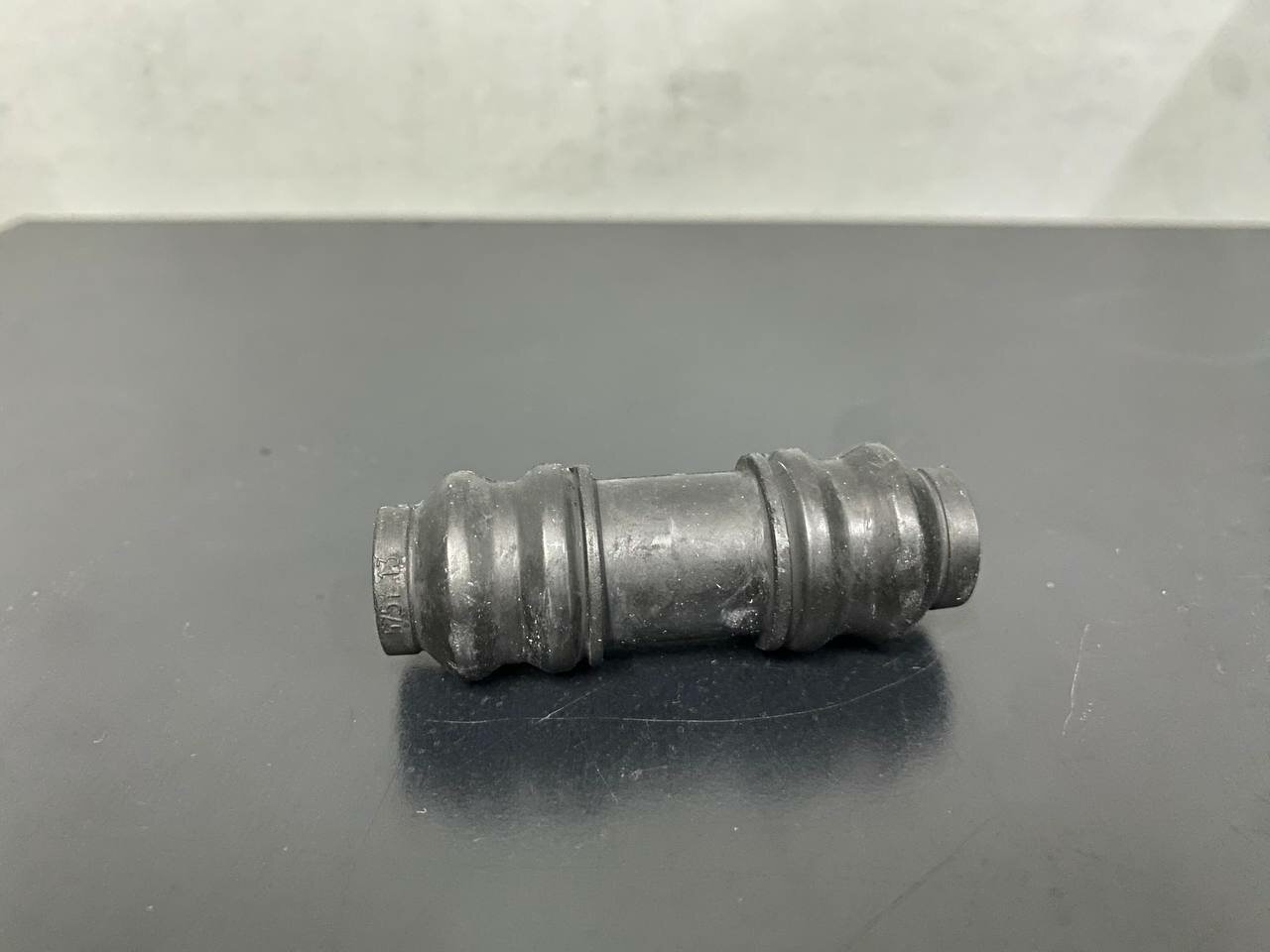 Пыльник направляющей тормозного суппорта 4383471 CROWN