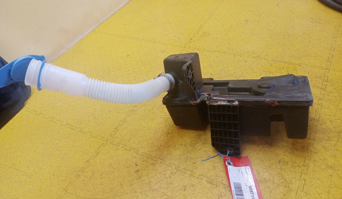 Бачок омывателя Tiguan Volkswagen 5N0955453