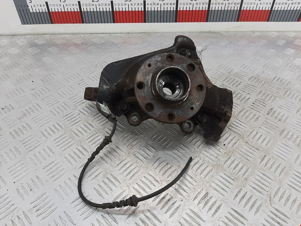 Ступица (кулак цапфа) передняя левая Opel Corsa D 95524778 арт. 1780420