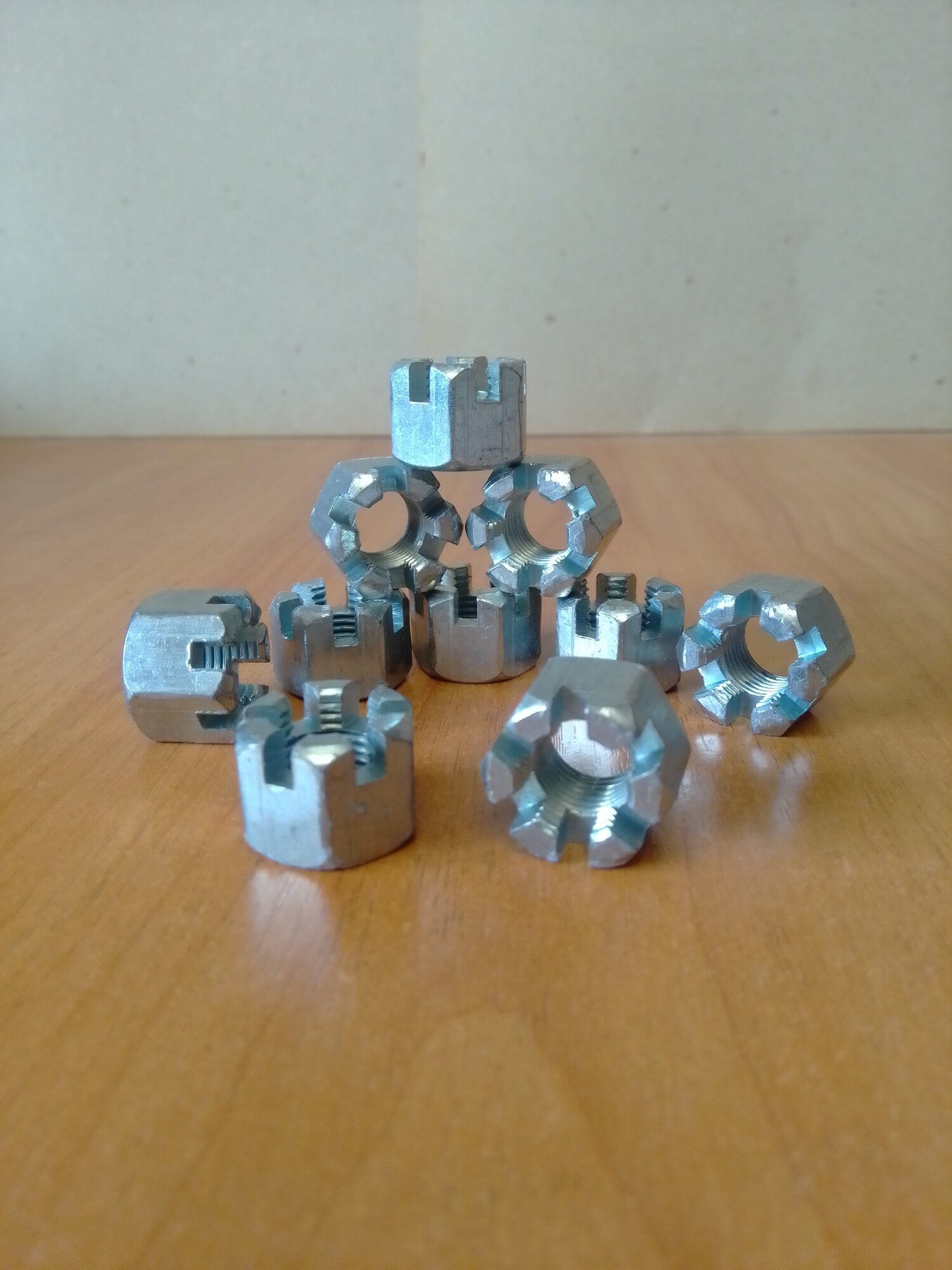 Гайка М12х1.25 прорезная стойки стабилизатора Волга, Соболь и др. Высота 15 мм. Комплект 10 шт. Красная Этна. 250869-п29