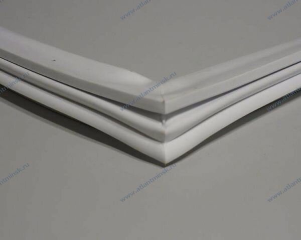 Уплотнитель двери холодильника морозильной камеры Атлант (556x317 mm) 769748901509