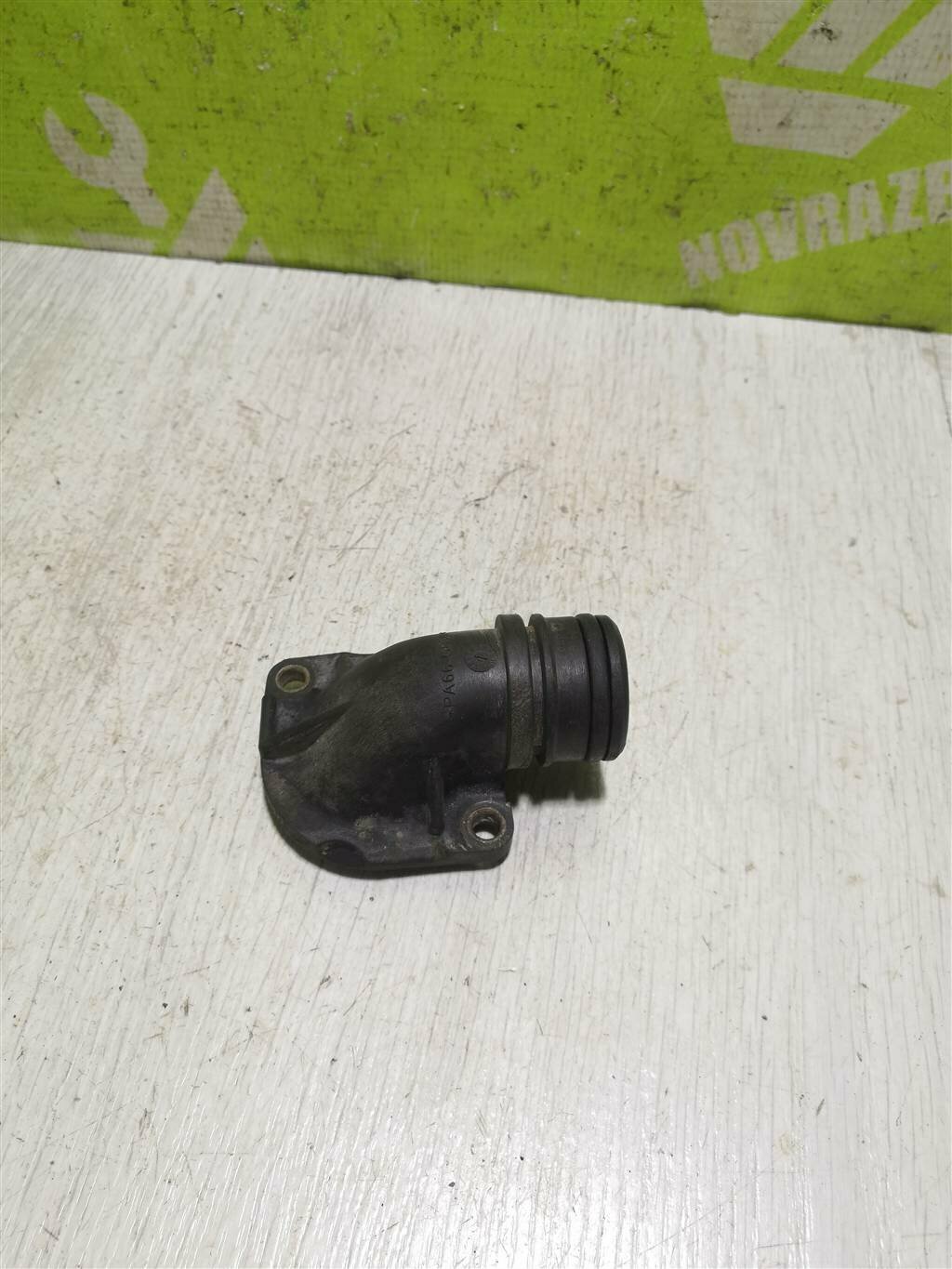 Фланец двигателя системы охлаждения VW Golf 3 Vento 91-97