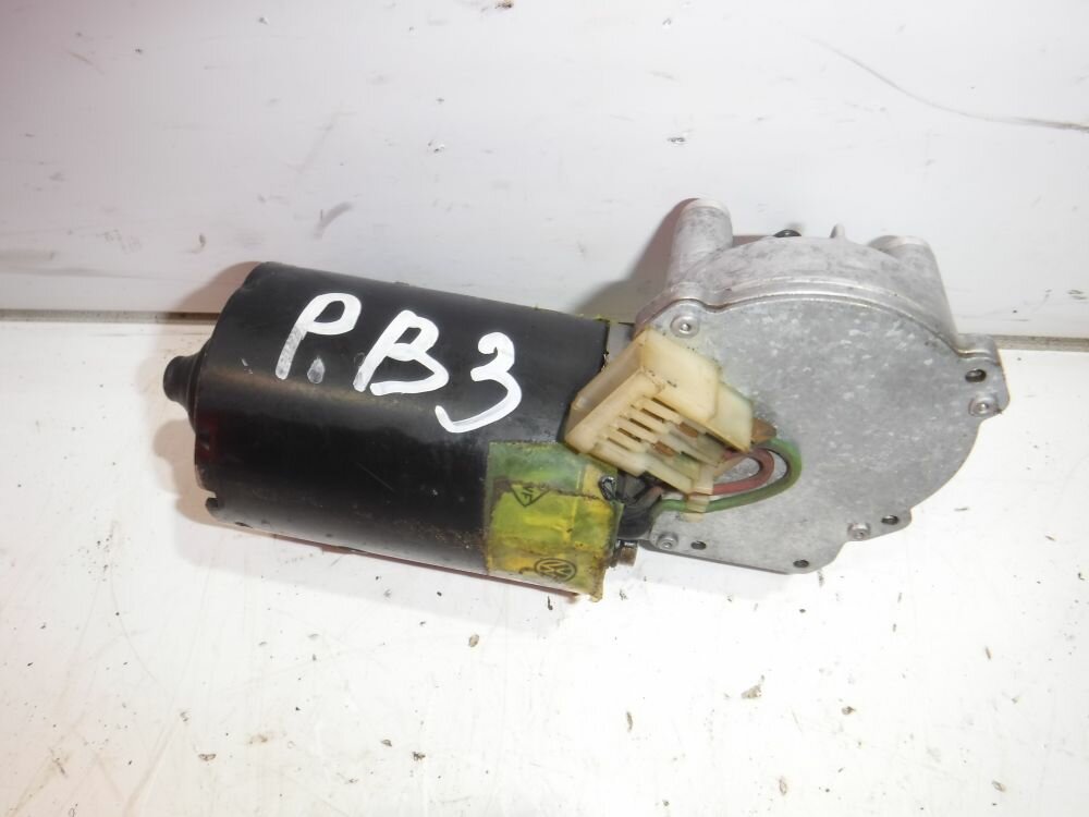 Моторчик стеклоочистителя передний VW Passat B3 357955113A