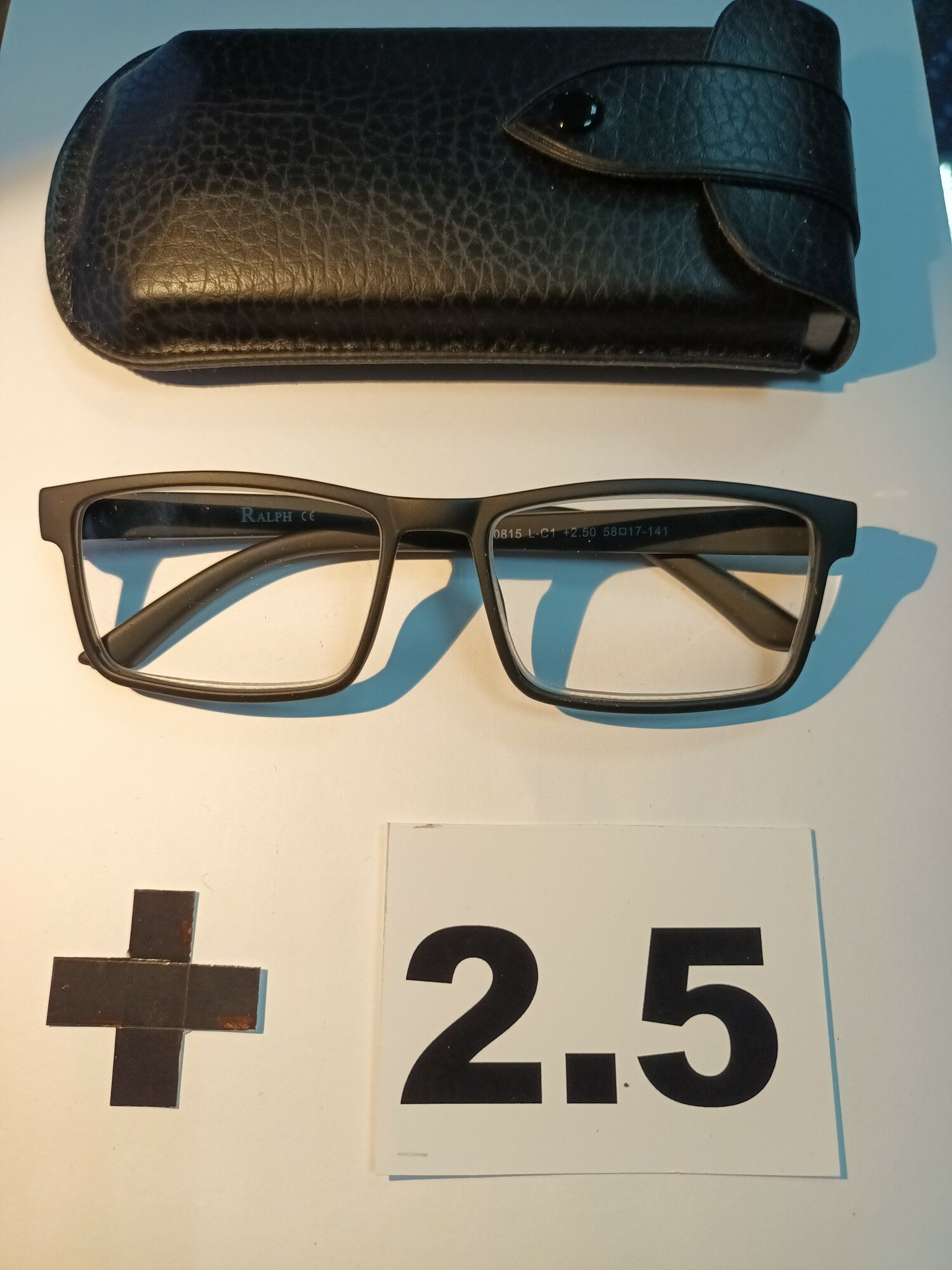 Очки с диоптриями.+2.5. Dpp 64mm. Оправа пластиковая. Цвет черный . Линзы пластиковые. С футляром.