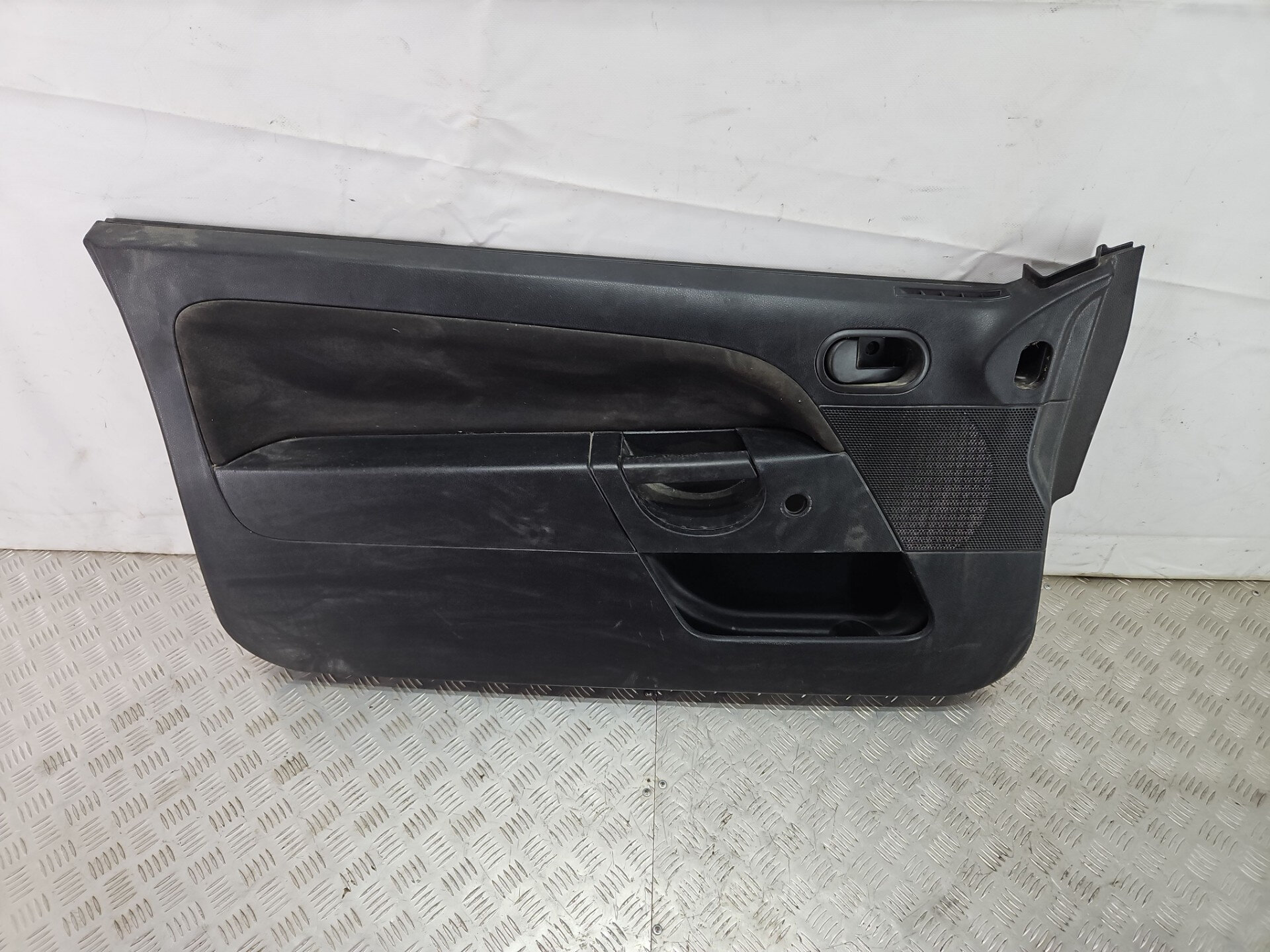 Обшивка двери передней левой Ford Fiesta 5 2004 2S51B23943