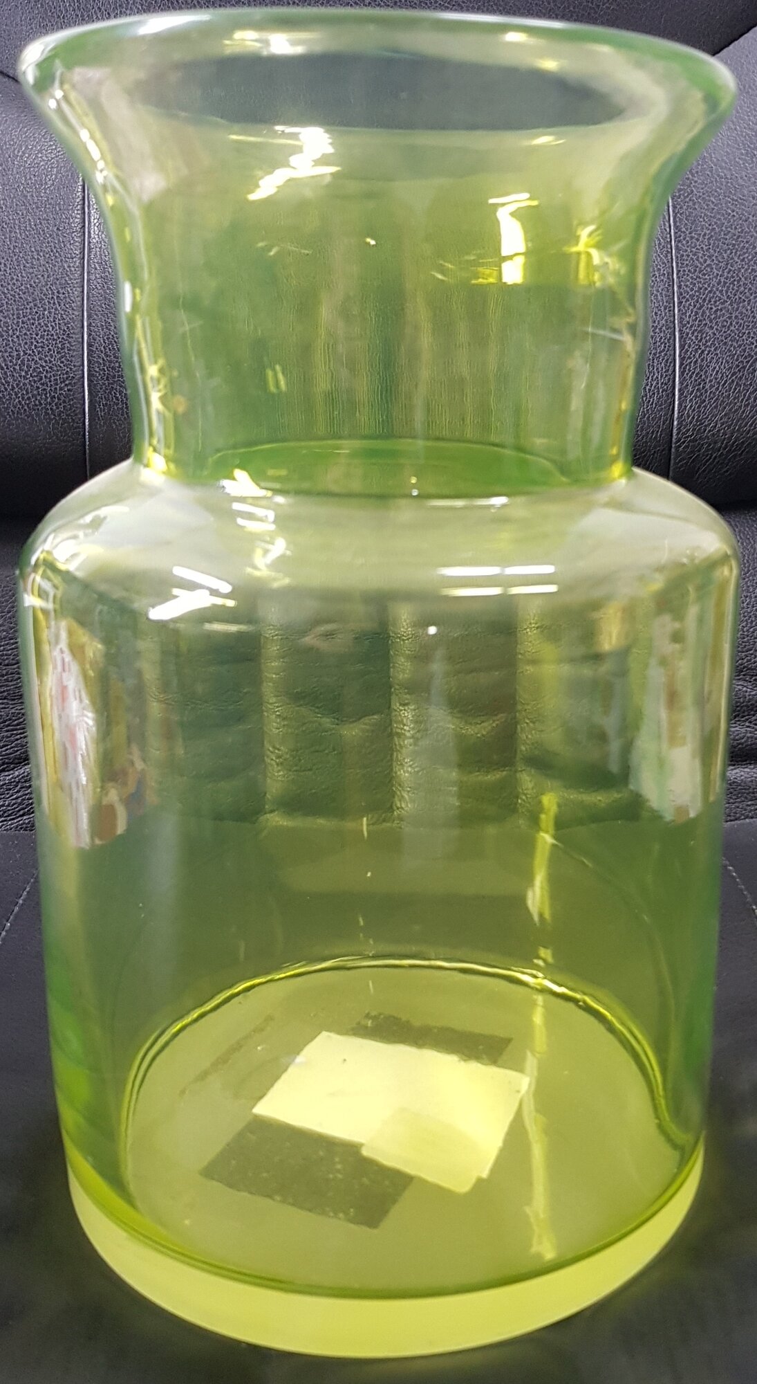 !09 Ваза декоративная "Каплер6" салатовая гутной работы