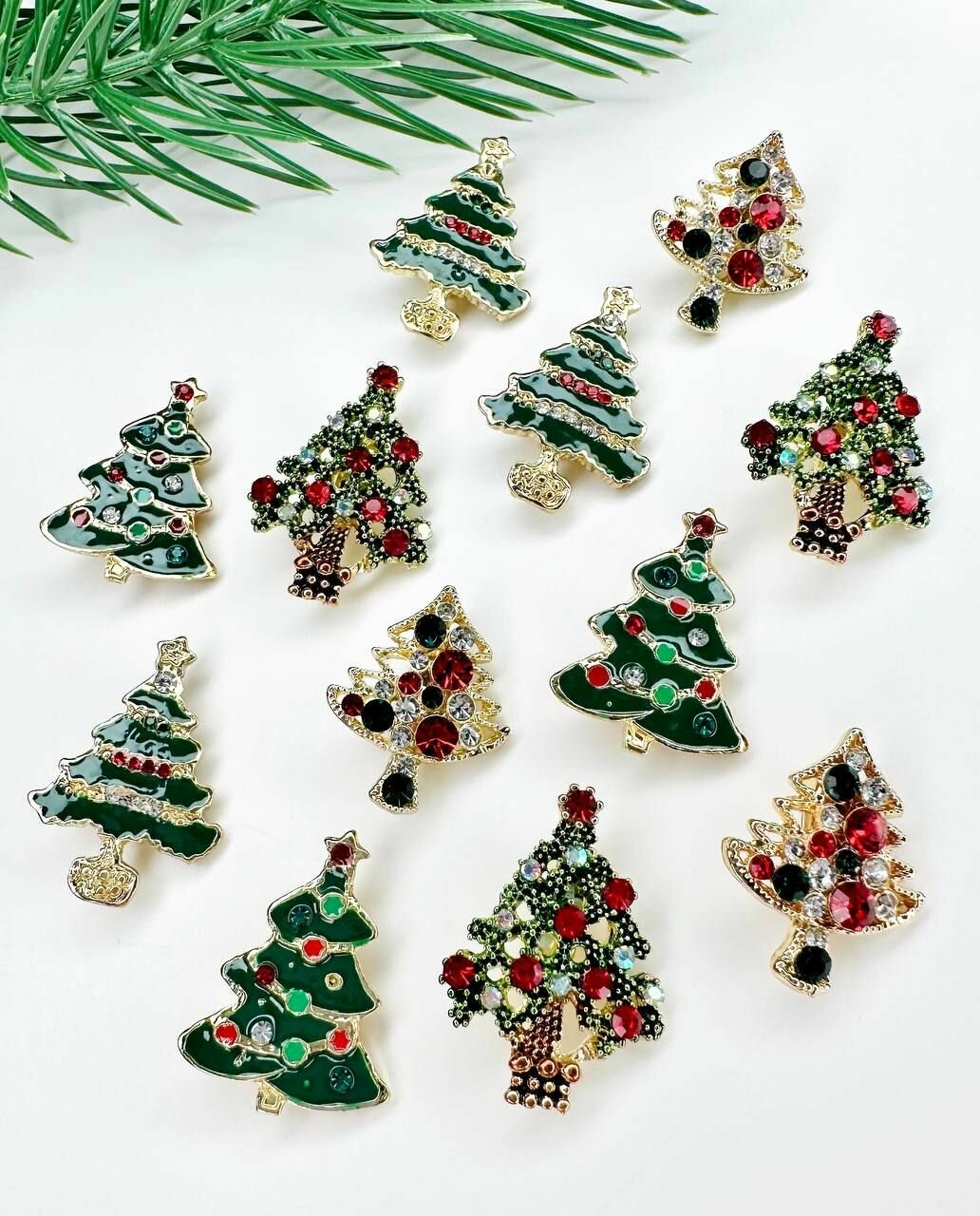 Комплект брошей