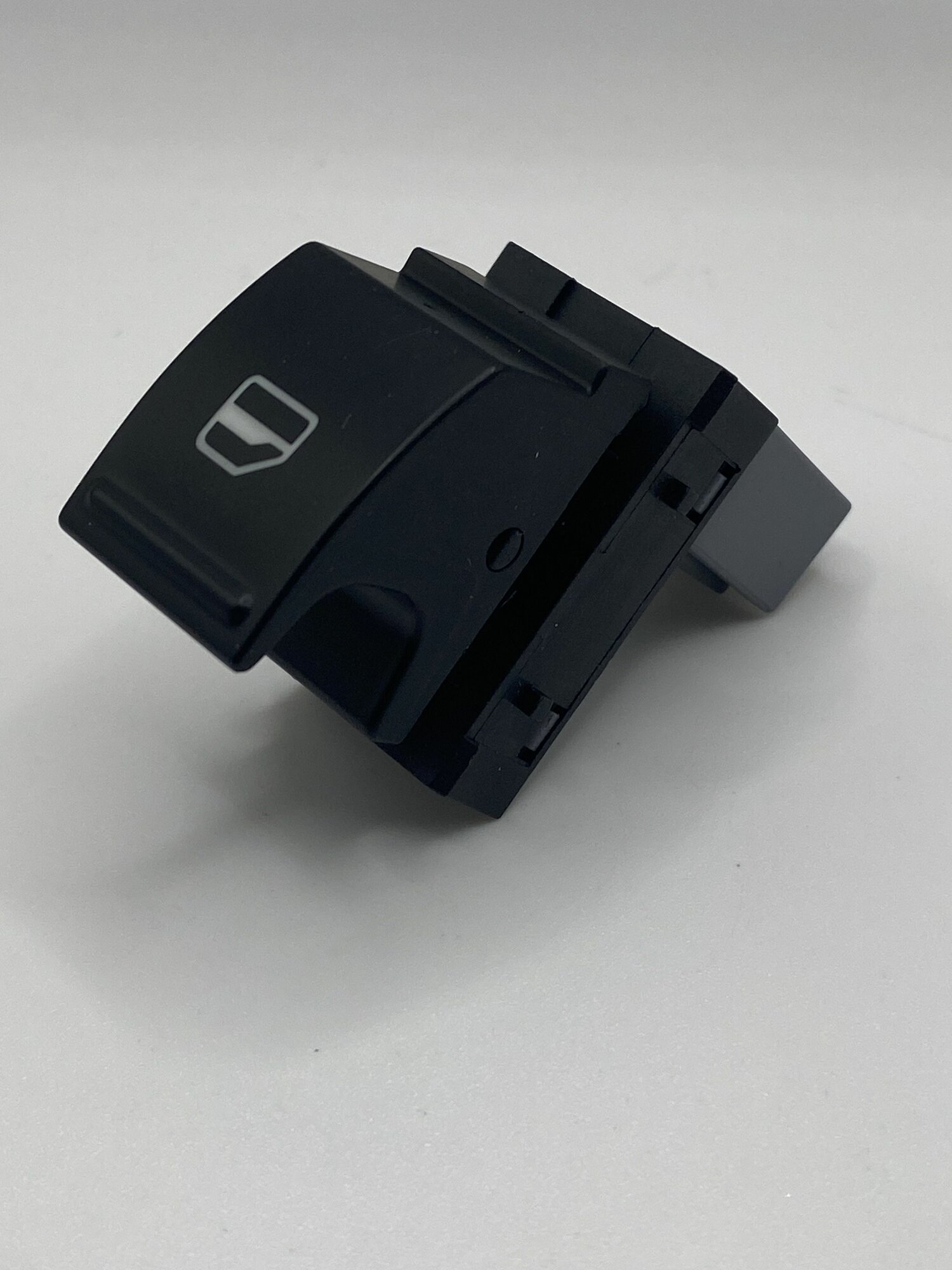 Кнопка управления стеклоподъемником Skoda 5J0959855