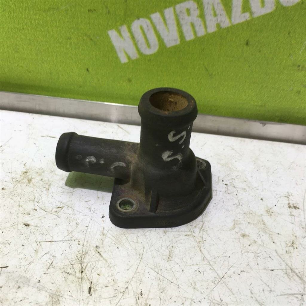 Фланец / тройник VW Passat B3 1988-1993