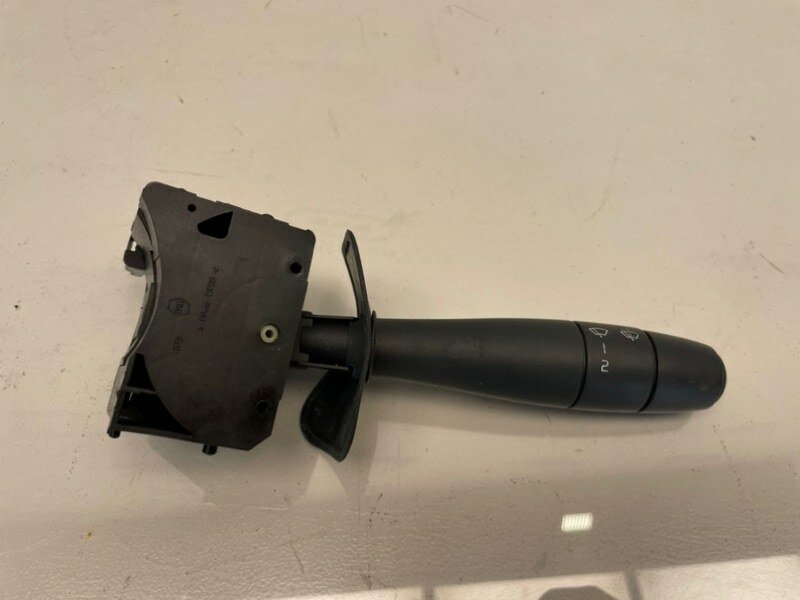 Б/У переключатель дворников Renault Symbol 2007 LB K4J713 46488 RENAULT арт. 7701068271