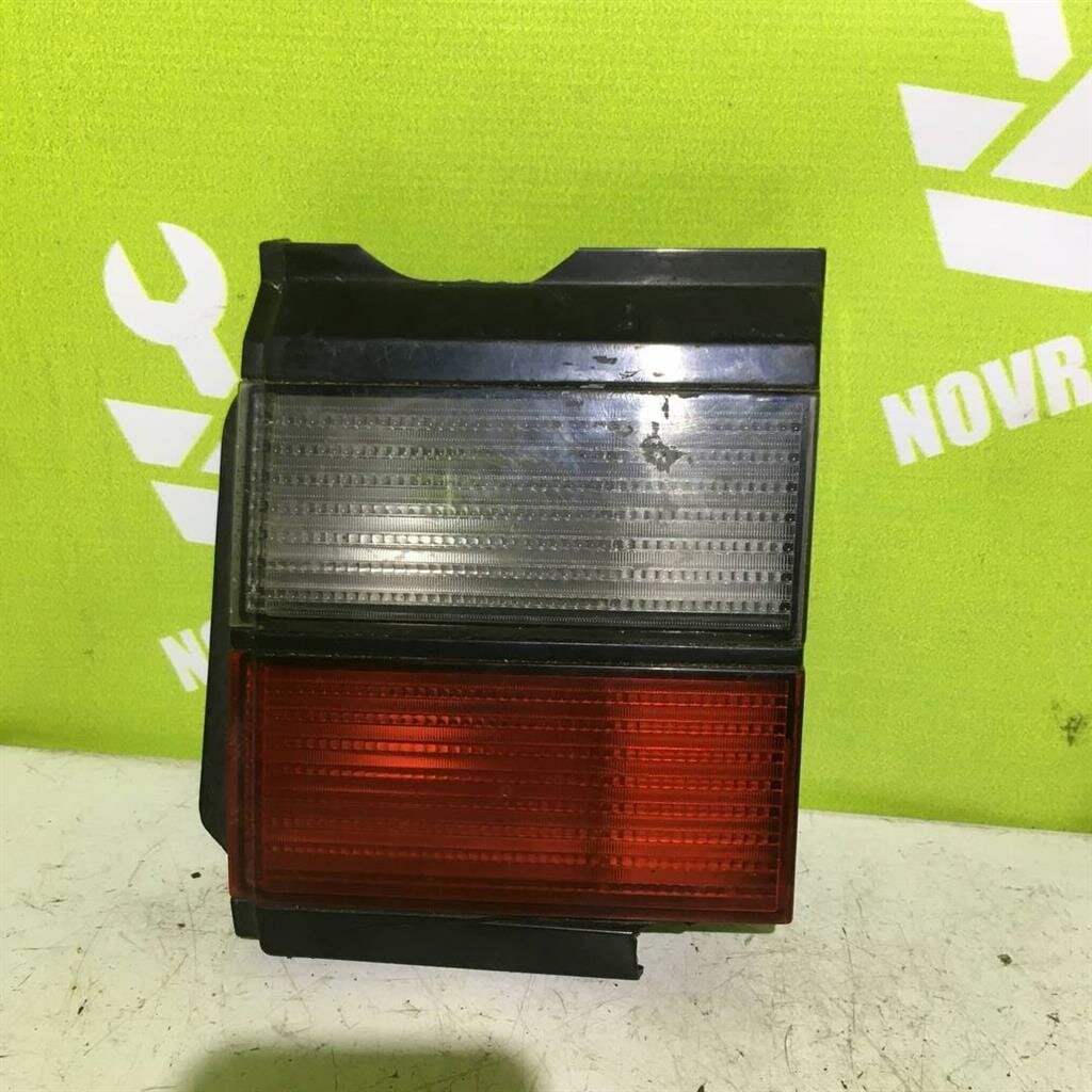 Фонарь задний внутренний правый VW Passat B3 1988-1993