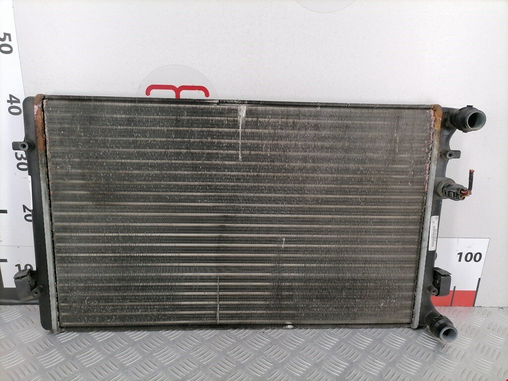 Радиатор основной Volkswagen Golf 4 1J0121253AD арт. 1890827