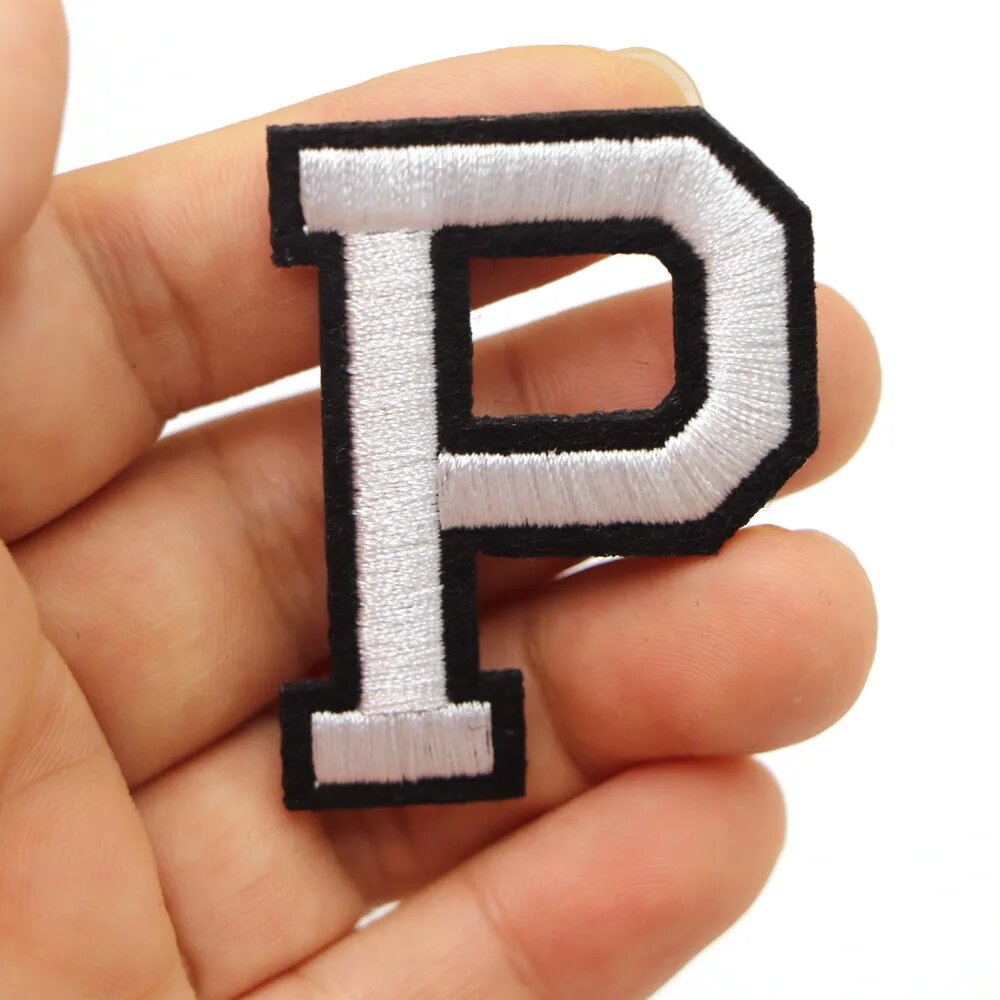 Вышитые нашивки с буквами алфавита Черный, P