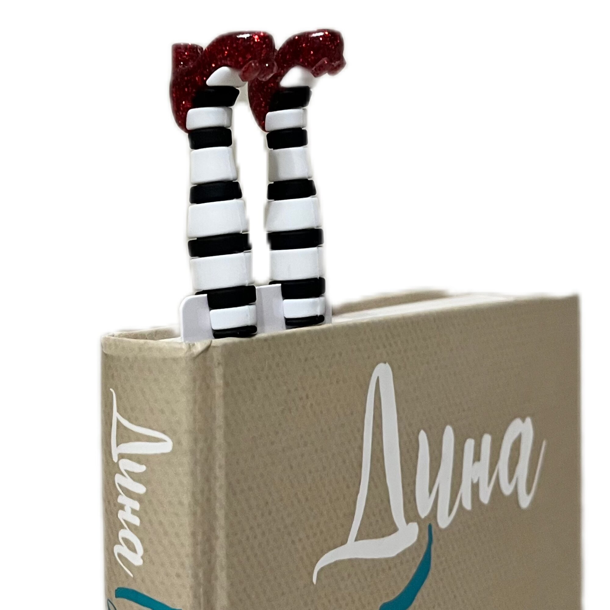 Закладка для книг, декоративная "Ножки на высоком каблуке" 18х5 см. с котиками, глянцевая закладка, 3D маркер для книг