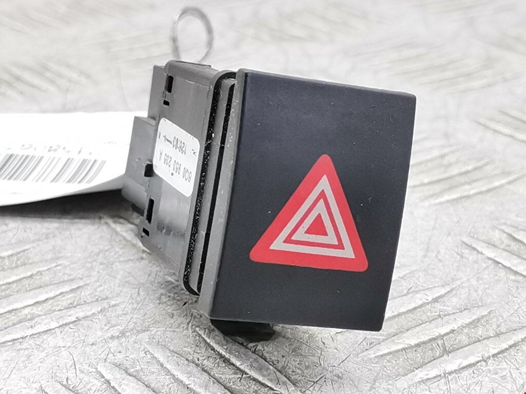 Кнопка аварийной сигнализации Volkswagen Polo 4 6Q0953235A арт. 2158067