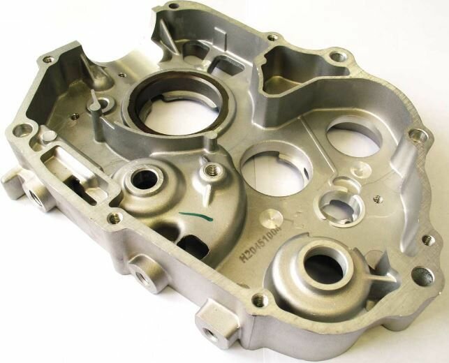 Картер двигателя правая половина LU024137 E70-5-1 запчасти для квадроцикла