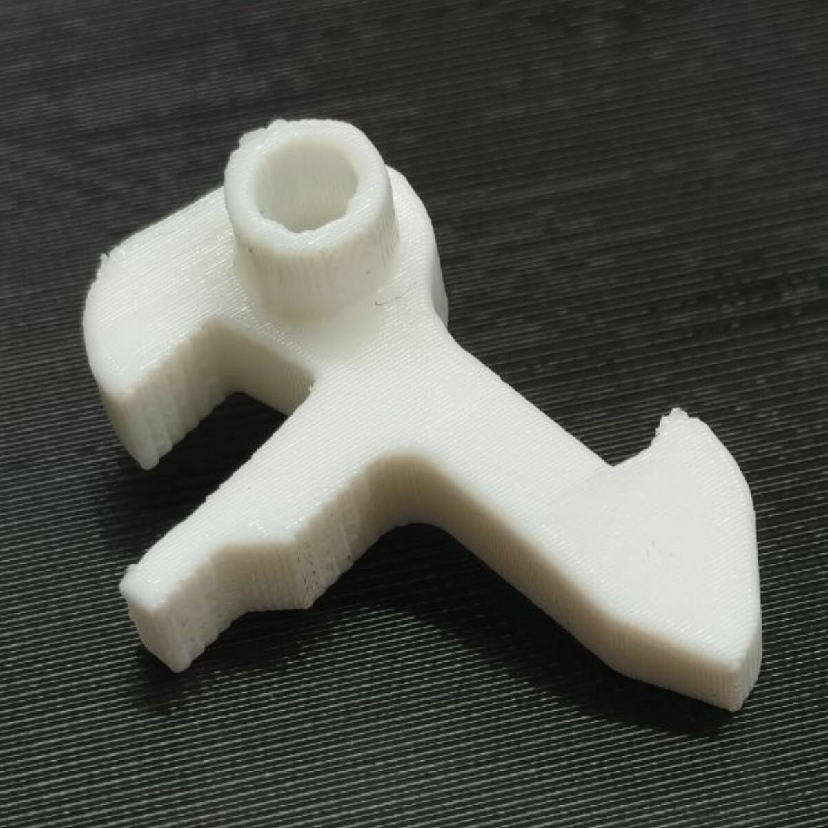 Крючок люка стиральной машины Zanussi, Electrolux, белого цвета