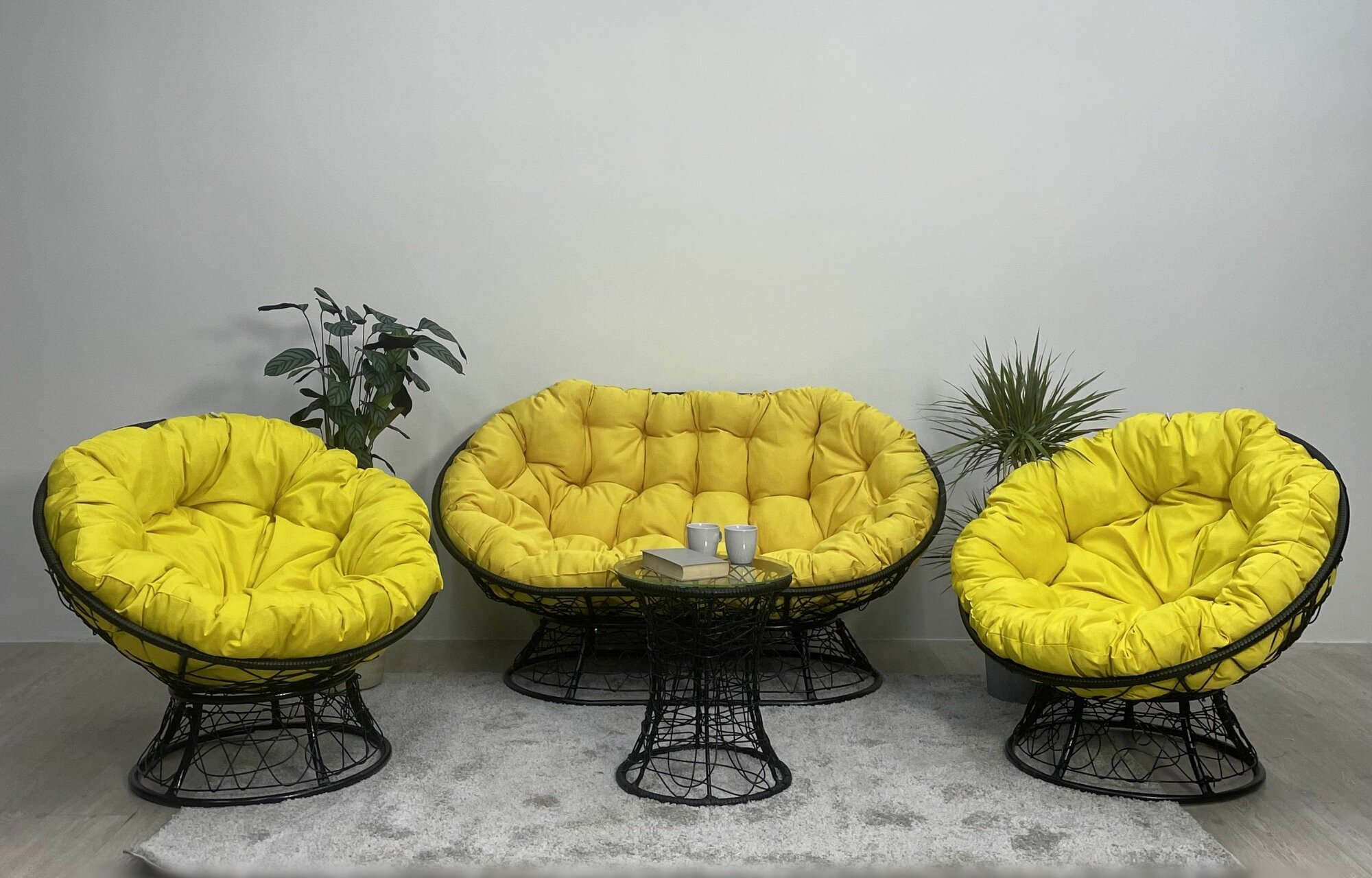 Комплект для отдыха папасан плюс черный: диван, столик, 2 кресла, 3 подушки (желтый полиэстер)