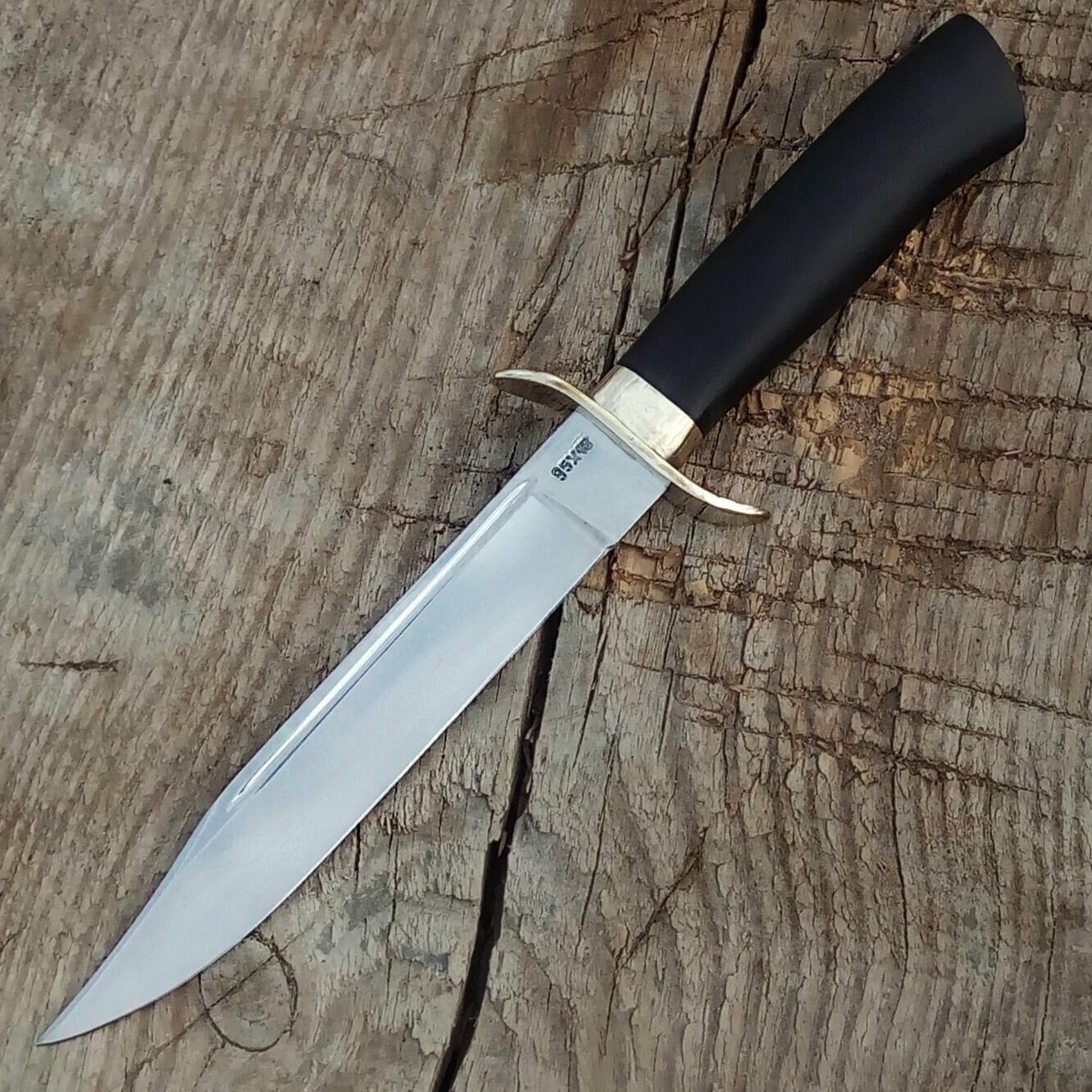 Нож разведчика НР-40 с обратной гардой из кованой стали 95Х18, гарда из мельхиора