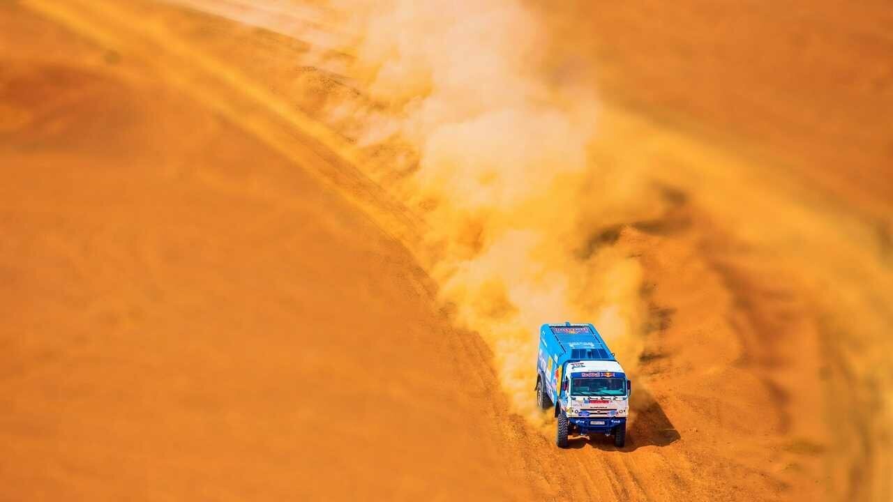 Картина на холсте 110x60 LinxOne "Небо Камаз Дюна Зверь Tilt" интерьерная для дома / на стену / на кухню / с подрамником