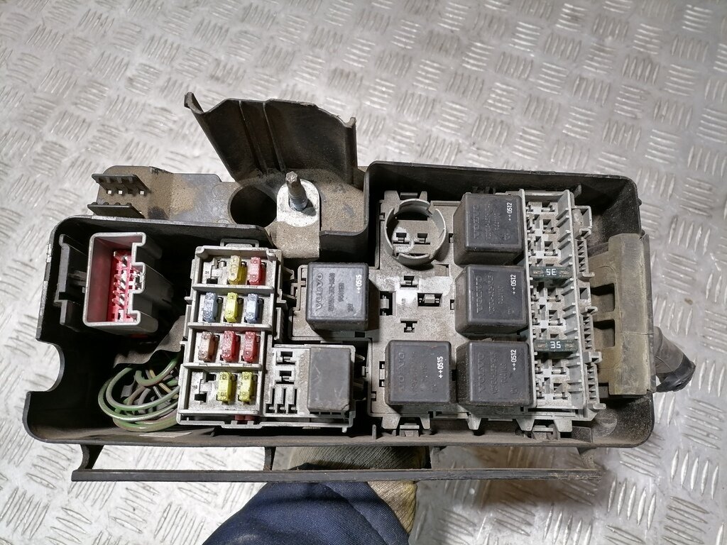 Блок предохранителей моторный VOLVO XC 90 2002 2015 30728132