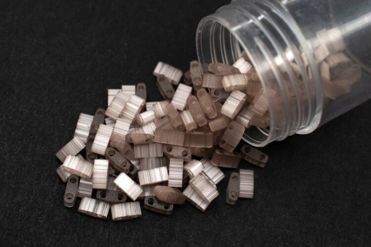 Бисер японский MIYUKI Half TILA #2558 серо-бежевый, шелк/сатин, 5 грамм