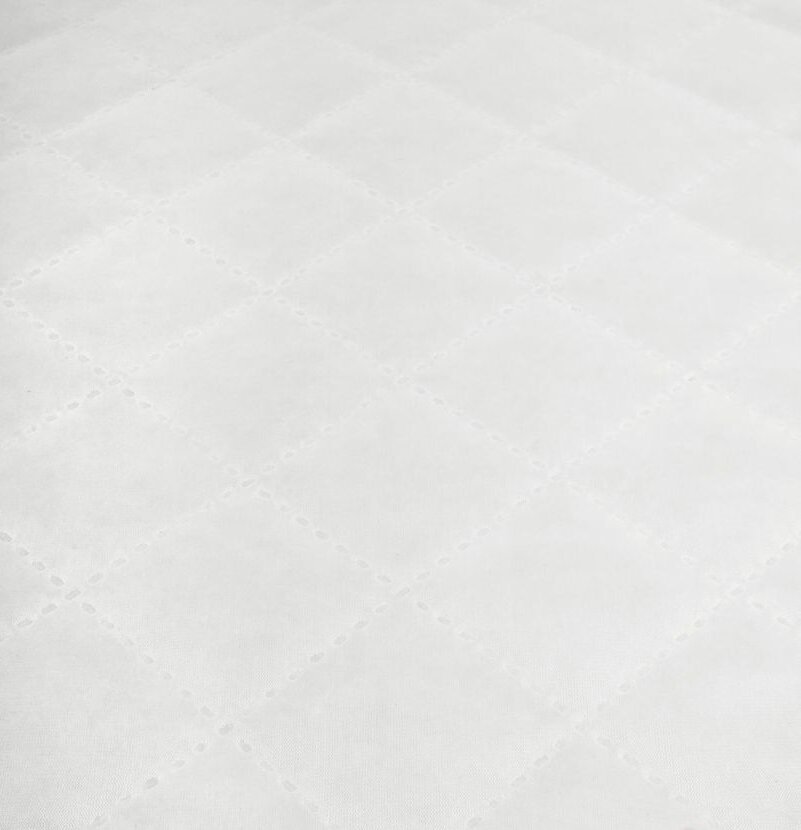 Термостежка: таффета 60 гр/м2+синтепон 80 гр/м2. Цвет белый. Готовый отрез 3*1,5м