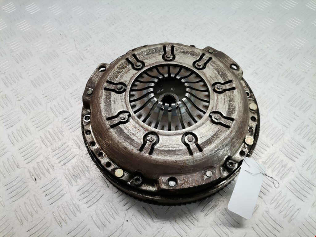Маховик (демпфер сцепления) Volkswagen Passat 5 059105266A арт. 1558911