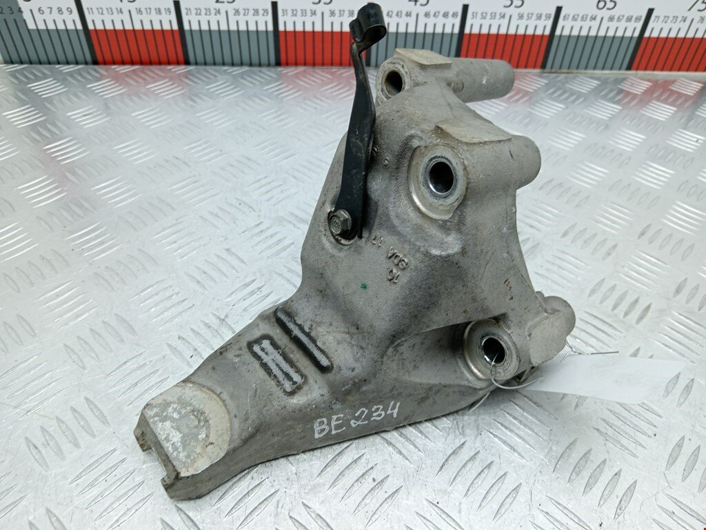 Кронштейн (крепление лапа траверса) кпп Honda Accord 7 арт. 1788149
