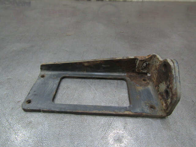 Кронштейн крепления противооткатного устройства правый Scania P, R, G