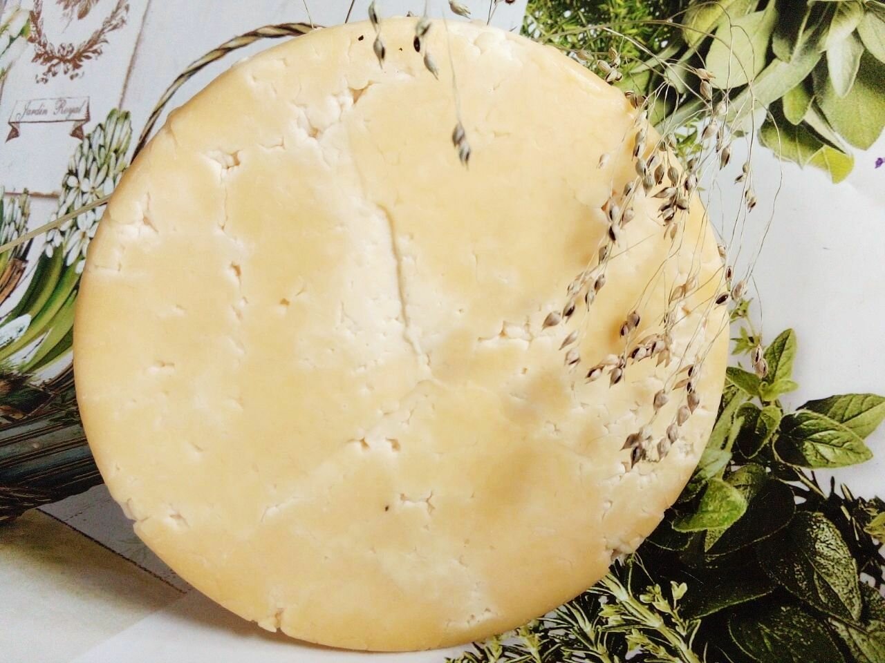 Сыр *Фермерский* полутвердый в вакуумной упаковке 1кг.