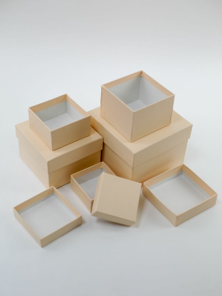 Коробка подарочная маленькая