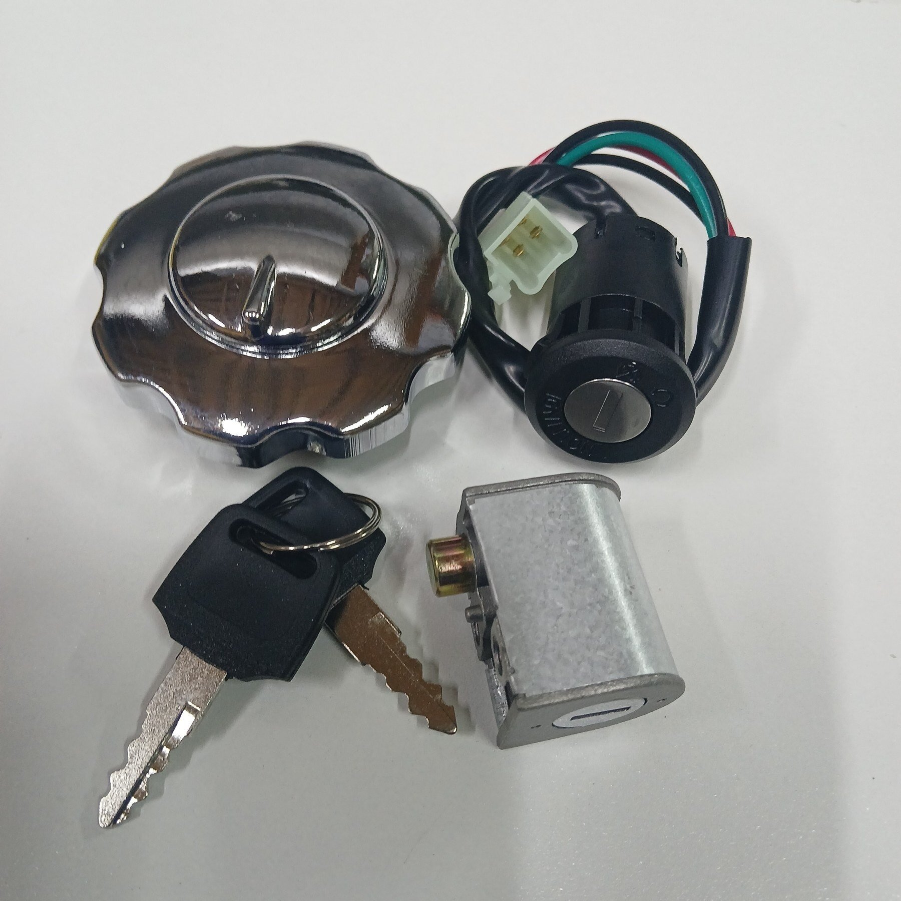 Замки для мотоциклов комплект + крышка бензобака