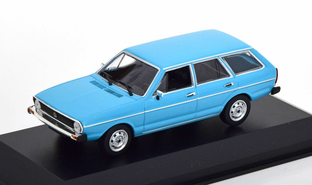 Модель коллекционная MAXICHAMPS Vw volkswagen passat variant 1975 light-blue